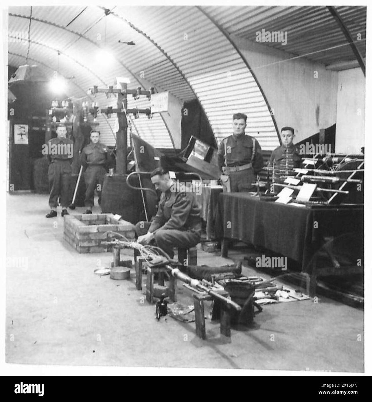 Câble souterrain Banque d'images noir et blanc - Alamy
