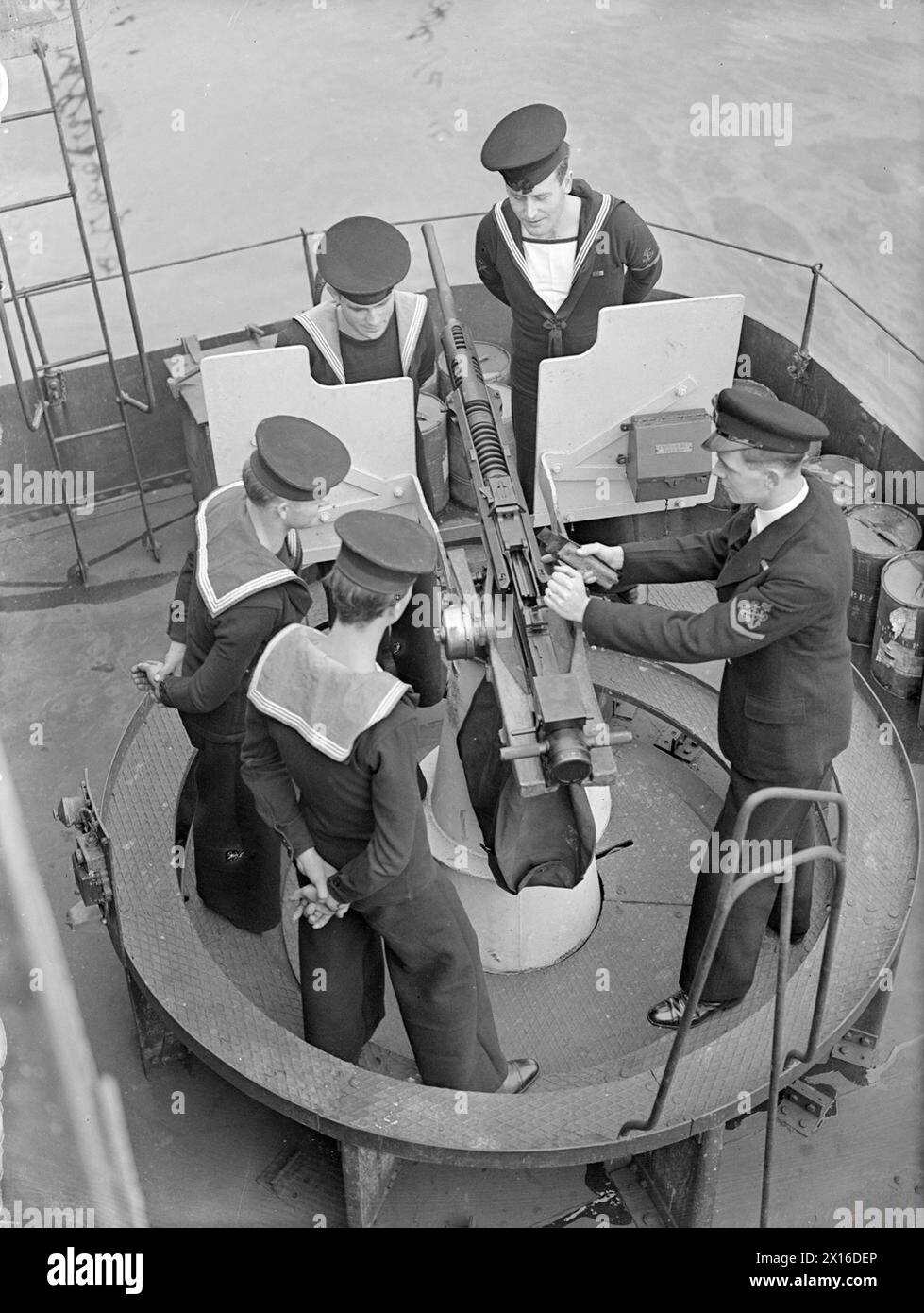 AVEC LE CHÂTEAU DE PRETORIA. 9 SEPTEMBRE 1944, ROSYTH, À BORD DU PORTE ...