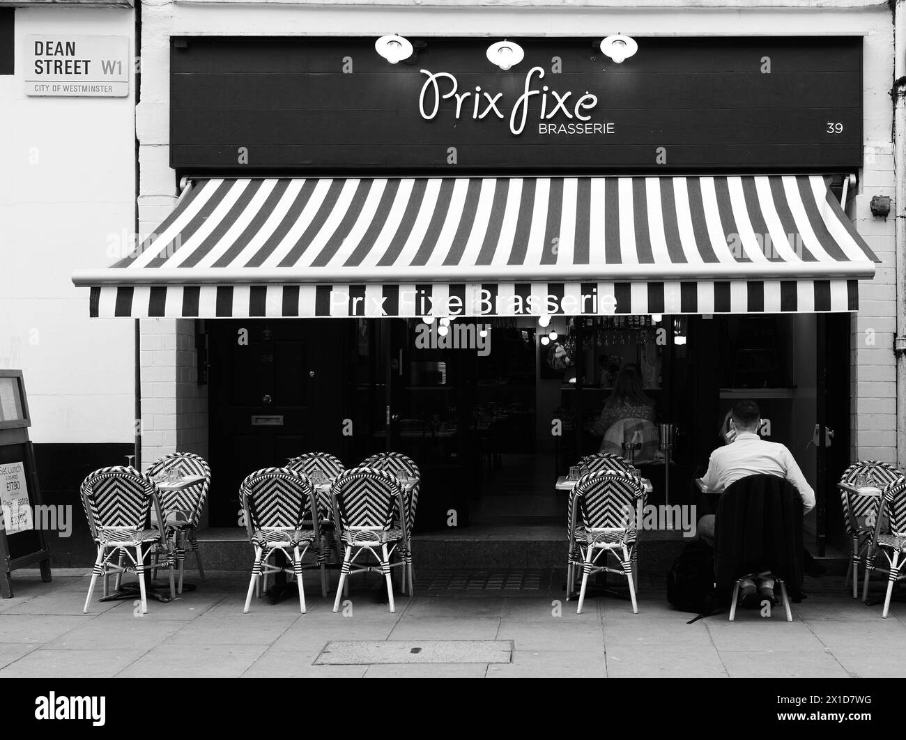 Restaurant de brasserie Banque d'images noir et blanc - Alamy