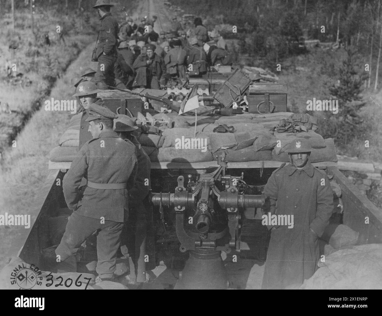 Photos de la première Guerre mondiale : train blindé rempli de soldats ...