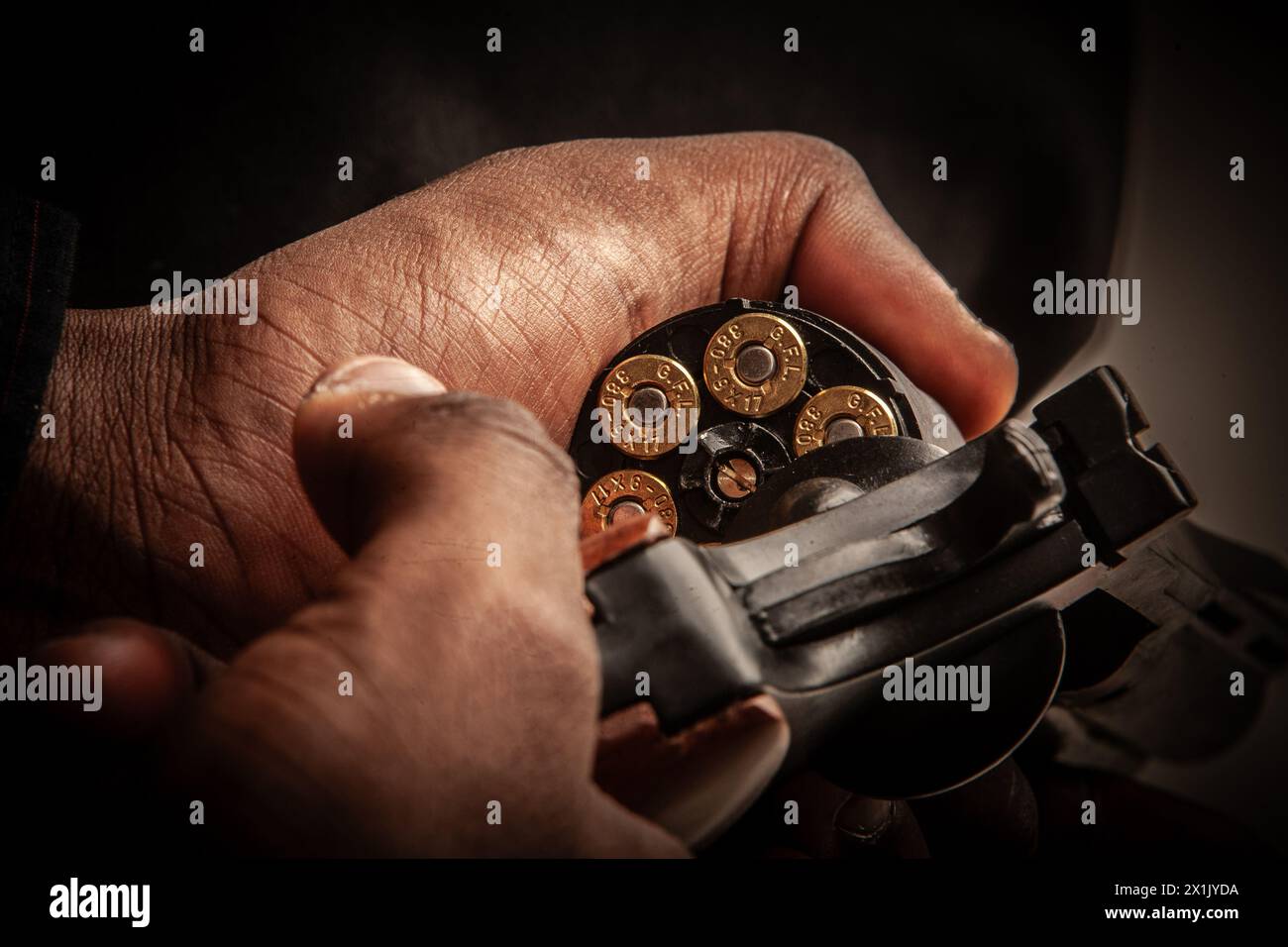 Pistolet noir pistolet revolver Banque de photographies et d’images à ...