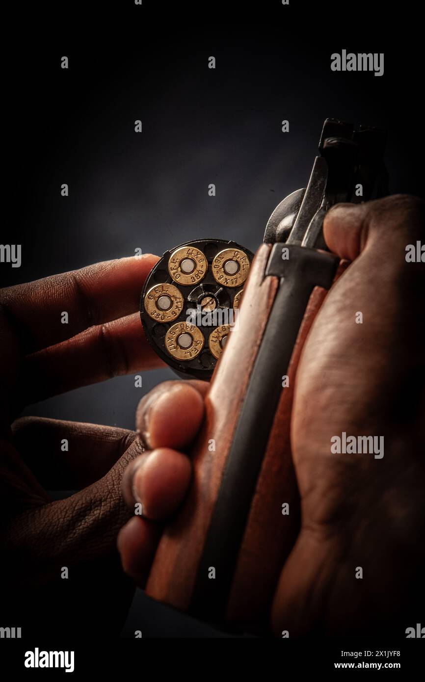 Pistolet noir pistolet revolver Banque de photographies et d’images à ...