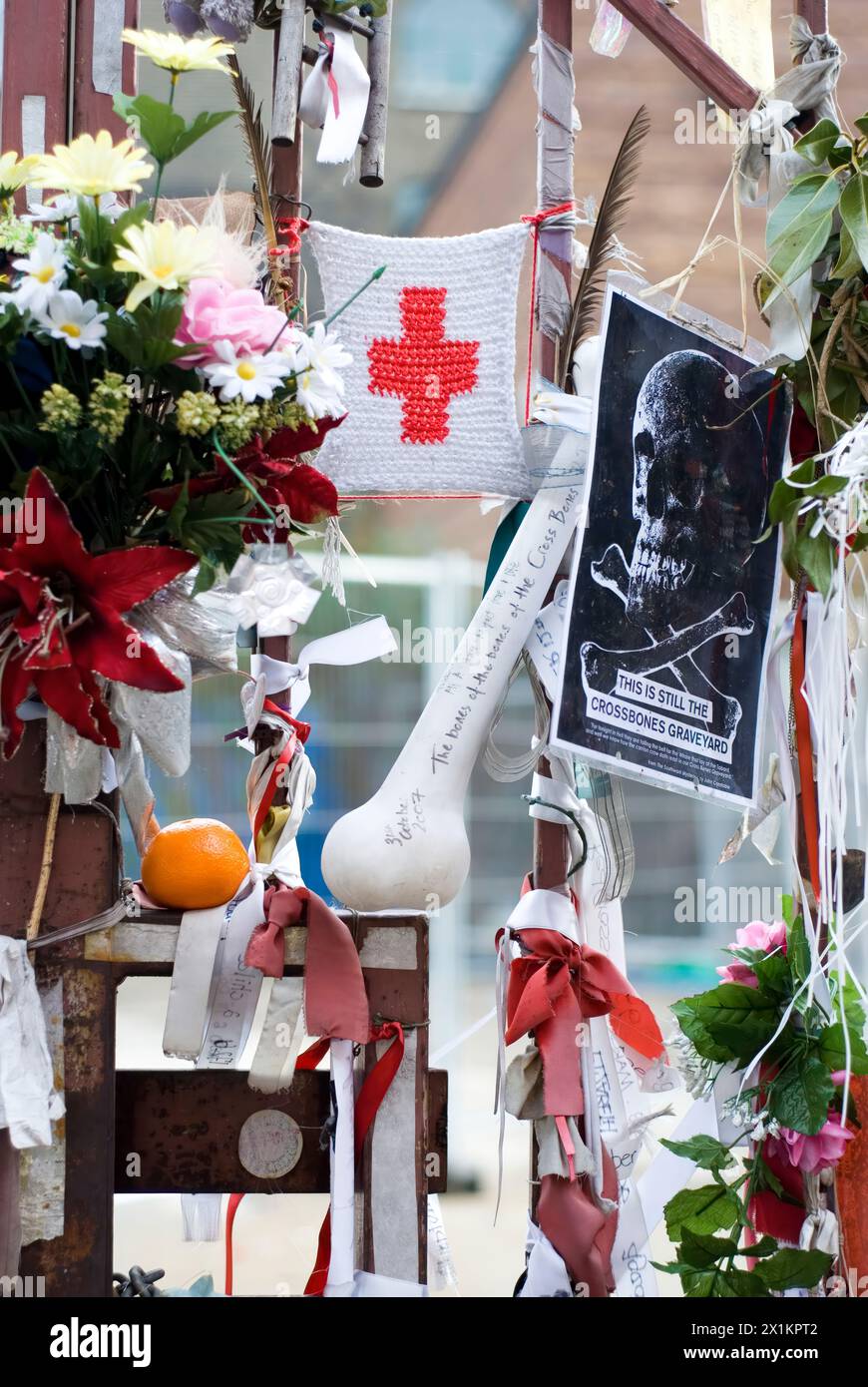Cross bones graveyard london Banque de photographies et d’images à ...