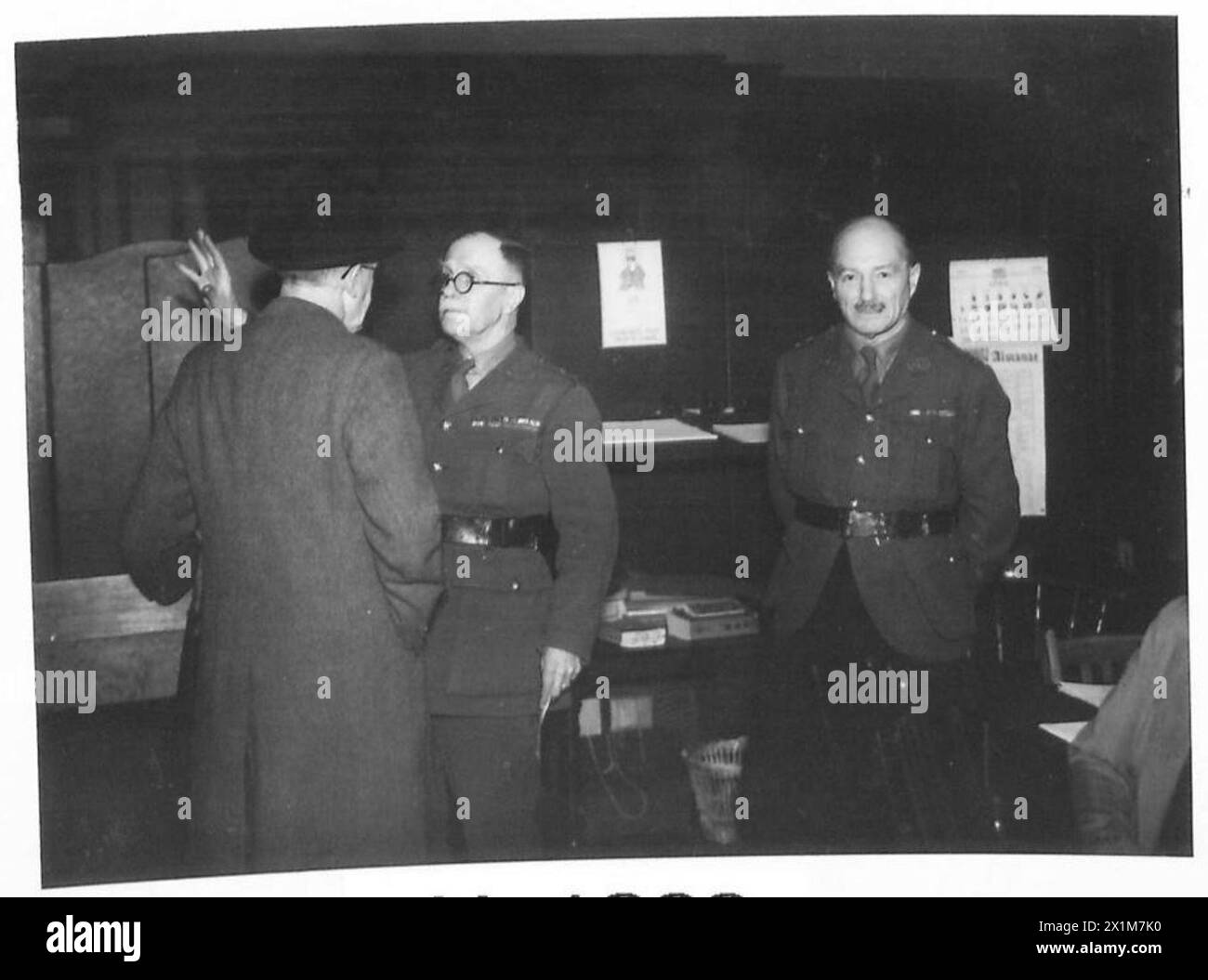 Le lieutenant-colonel F.G. Lawrence et le lieutenant-colonel W.L ...