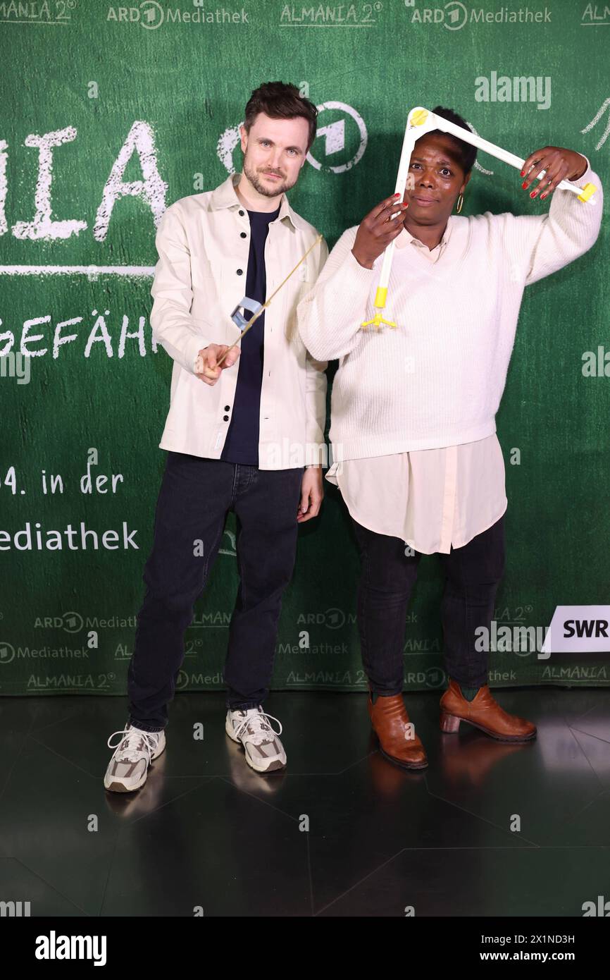 Almania - Staffel 2 Premiere Phil Laude Rolle : Lehrer Frank Stimpel ...