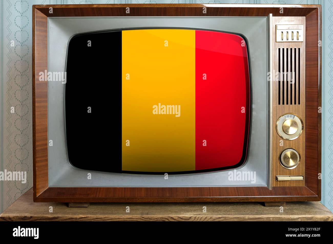 Vieux tube vintage TV avec le drapeau national de la Belgique sur l ...