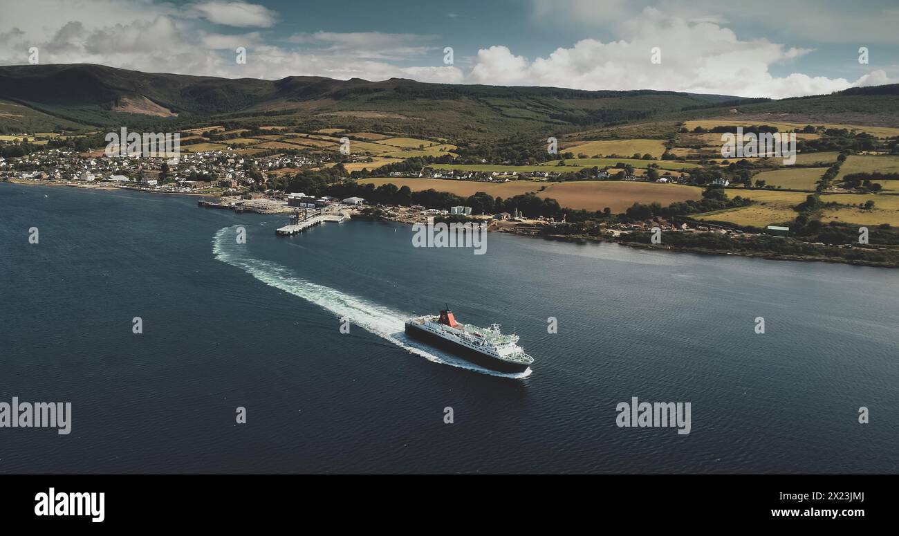 Écosse, Brodick Ferry Terminus vue panoramique aérienne de la traversée ...