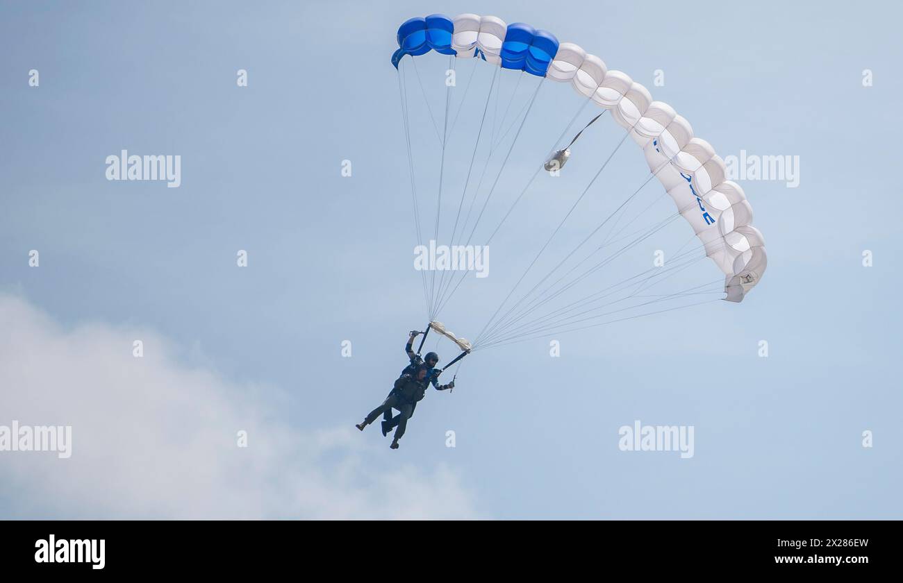 L'équipe de parachutistes de l'United States Air Force Academy, Wings ...