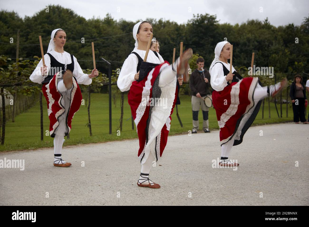 Pays basque traditional costume Banque de photographies et d’images à ...