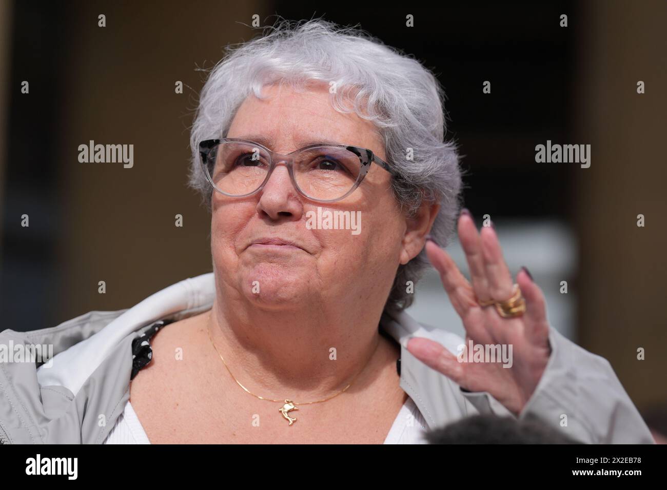 Margaret McKeich, la mère de Caroline Glachan, 14 ans, arrive à la ...