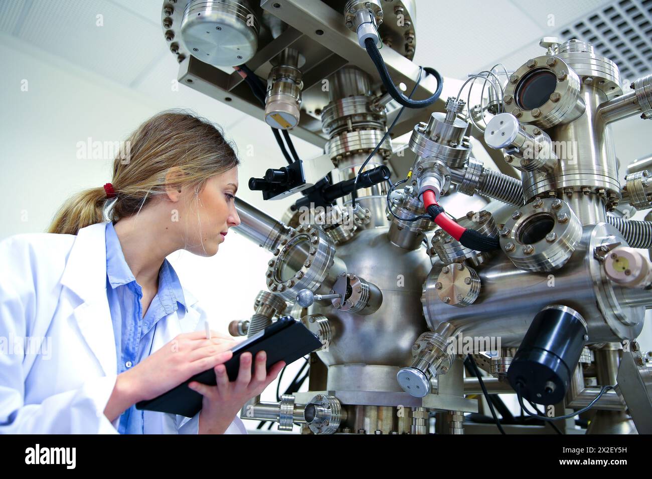 Auger electron spectroscopy Banque de photographies et d’images à haute résolution - Alamy