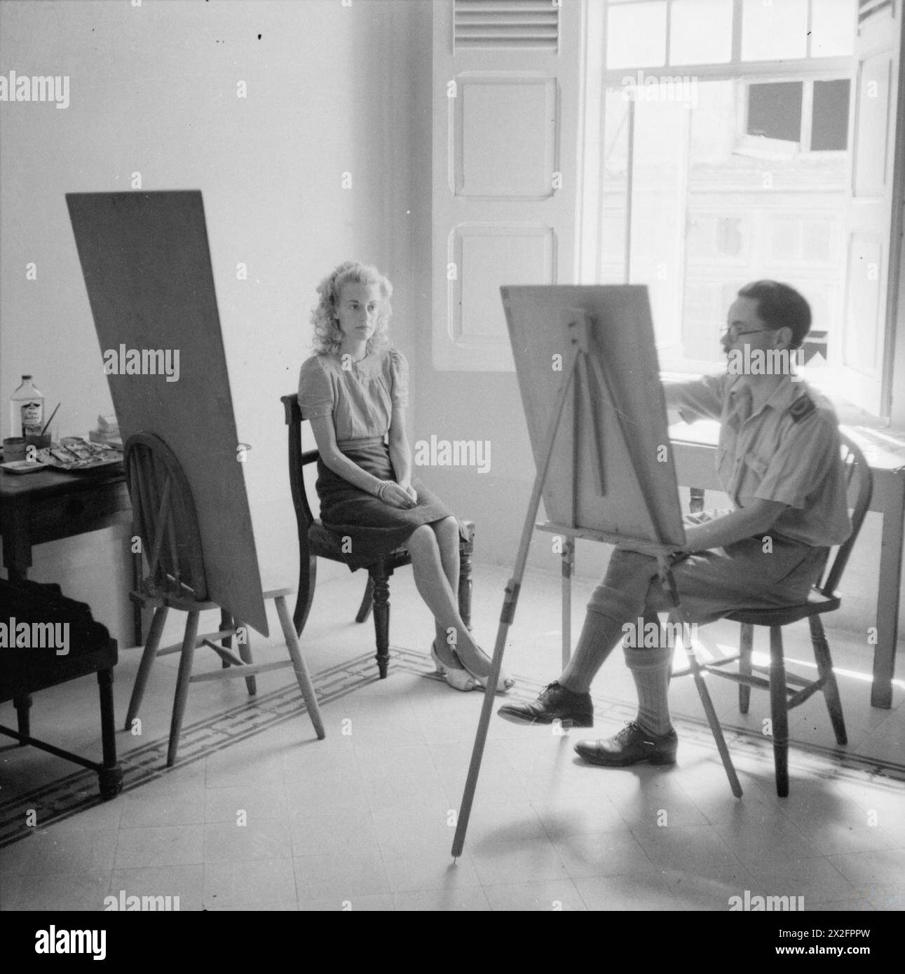 Leslie Cole, artiste officiel de guerre, dresse un portrait de Miss ...