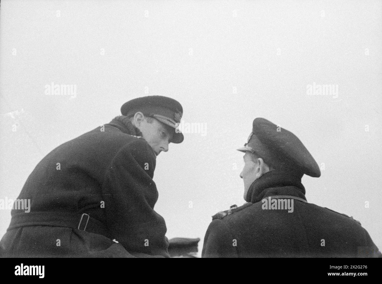 AVEC UNE FLOTTILLE DE DESTROYERS EN MER. AOÛT 1940, À BORD DES NAVIRES ...