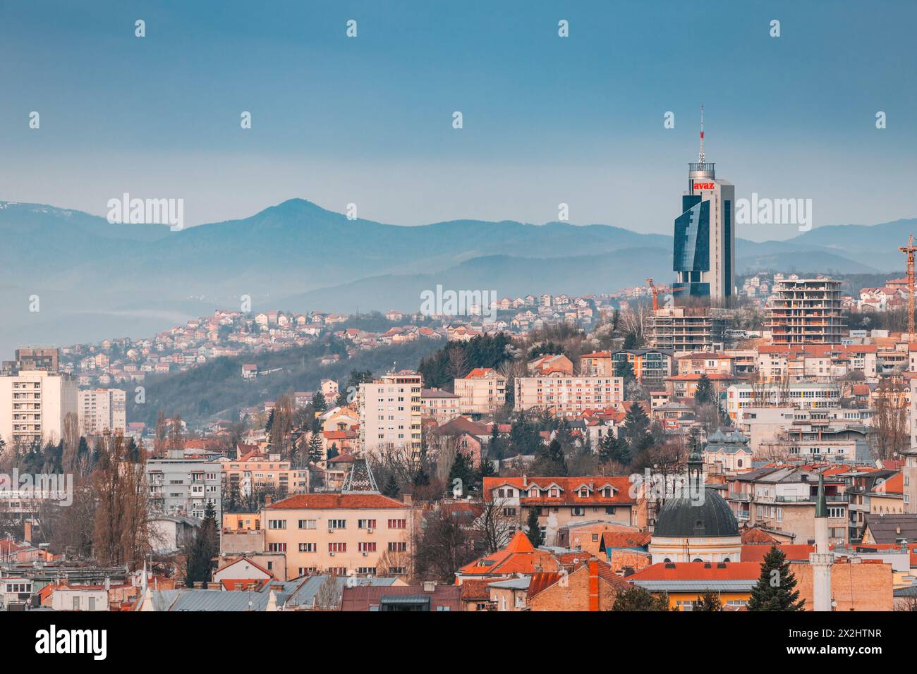 16 mars 2024, Sarajevo, Bosnie-Herzégovine : lignes épurées de la Tour ...