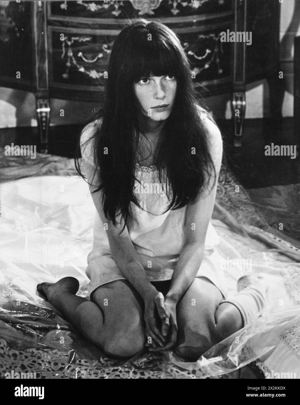 Mia farrow 1968 Banque d'images noir et blanc - Alamy