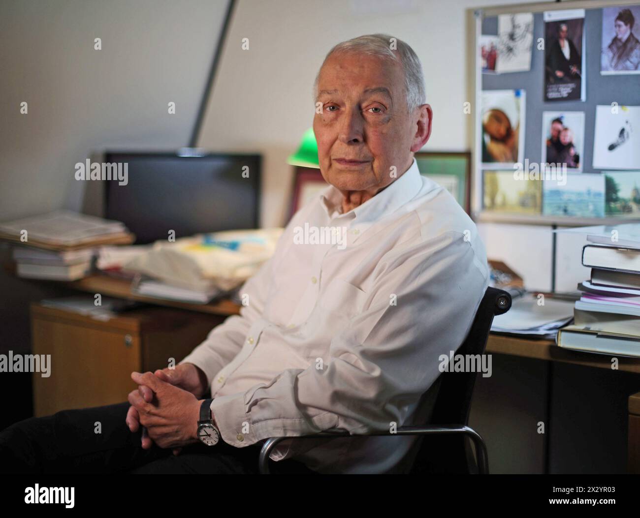 Ancien fouet du travail frank field pendant Banque de photographies et ...