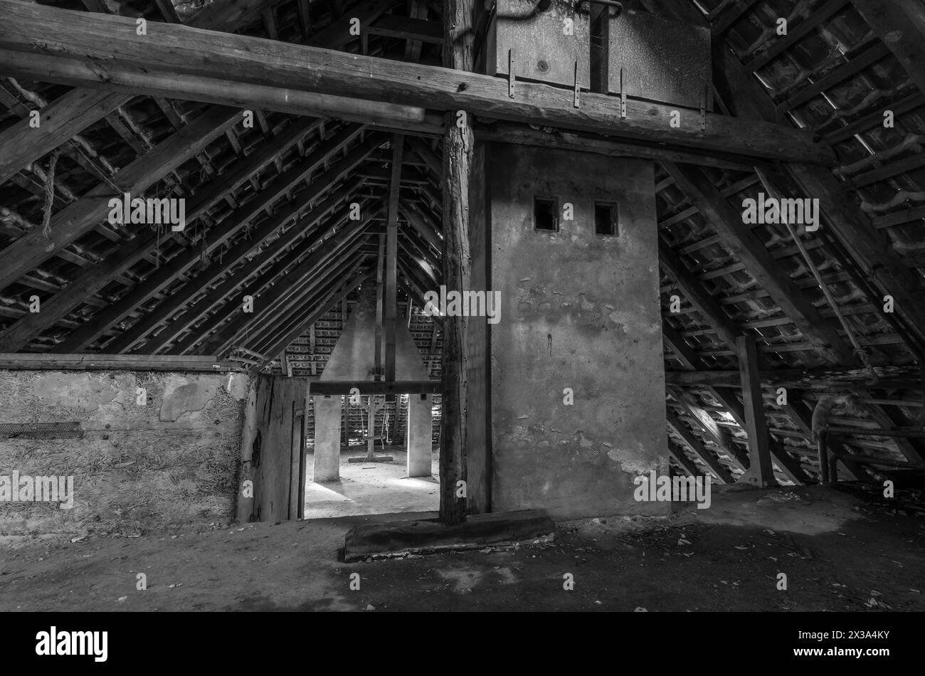 Vieux grenier en ruine Banque d'images noir et blanc - Alamy