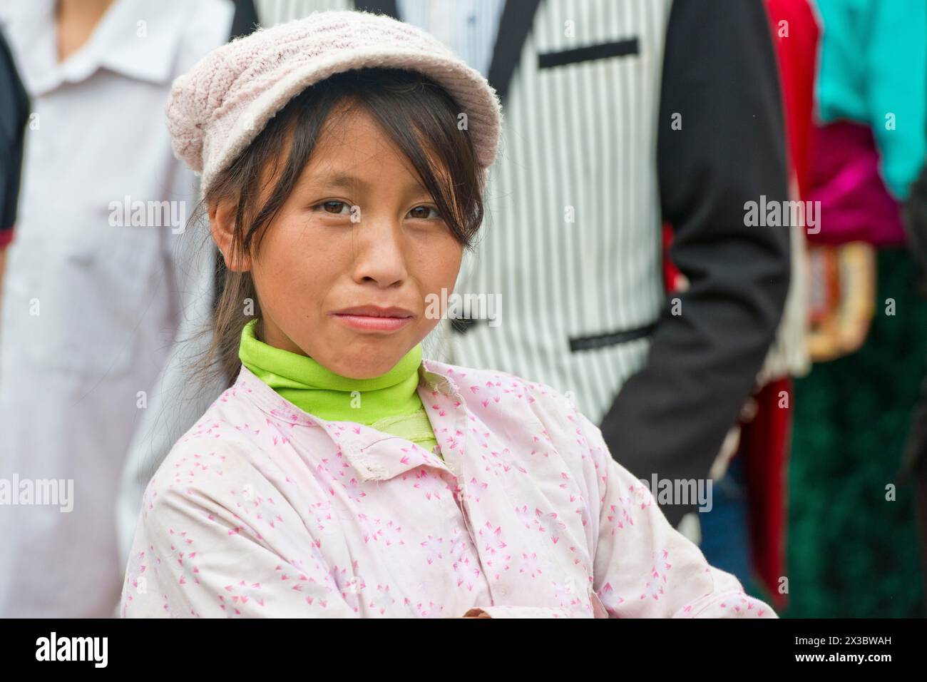Le marché du dimanche à dong van Banque de photographies et d’images à ...