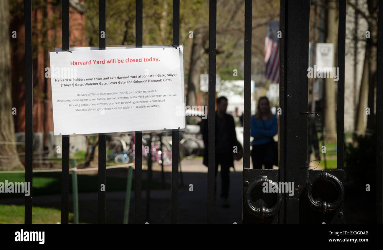 Harvard university campus sign Banque de photographies et d’images à ...