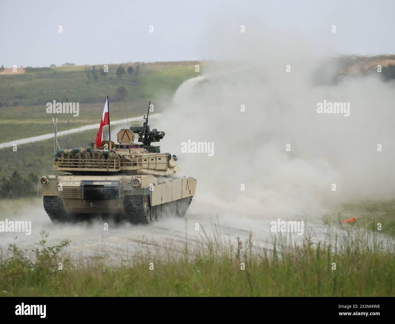 Un M1A2 Abrams effectue des tests de précision au feu réel au Digital ...