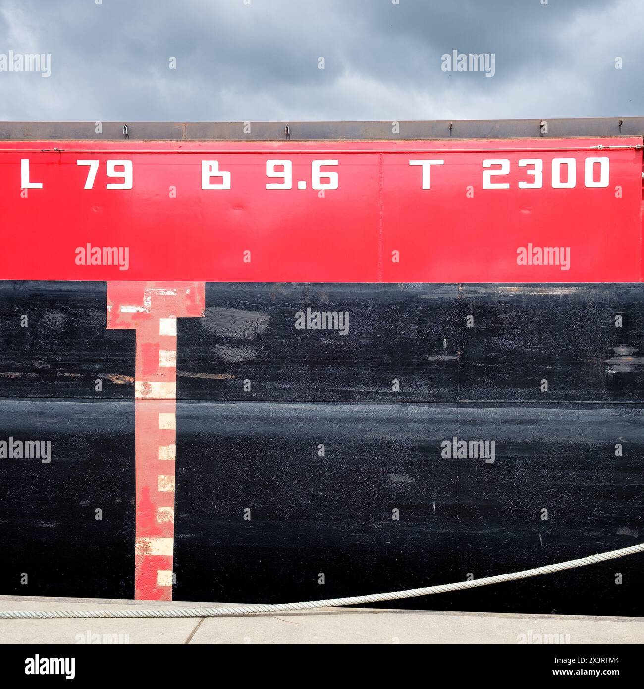 Détails d'une barge fluviale amarrée à Rouen, Normandie sur la Seine ...