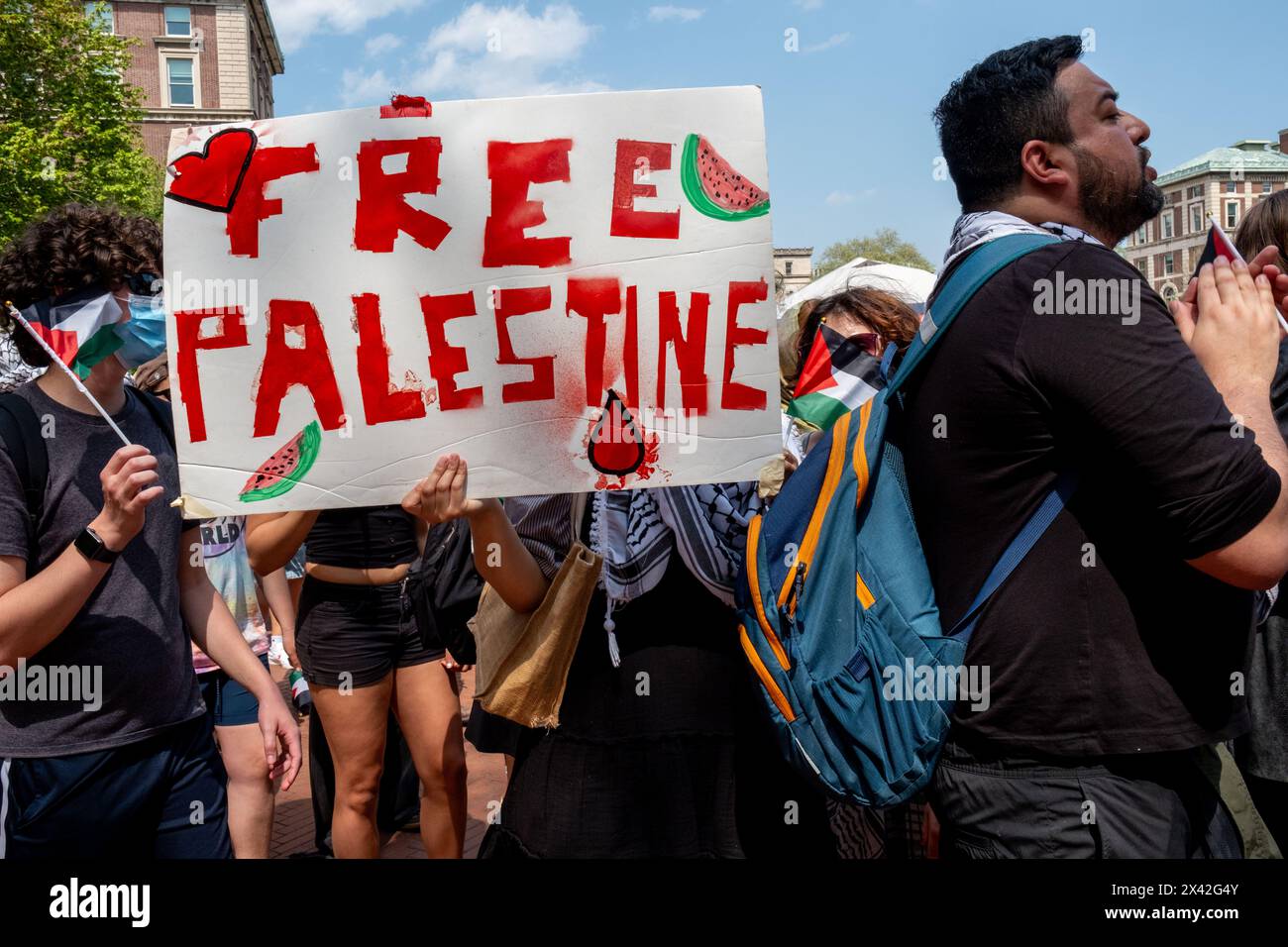 New York, États-Unis. 29 avril 2024. Un manifestant tient une pancarte ...