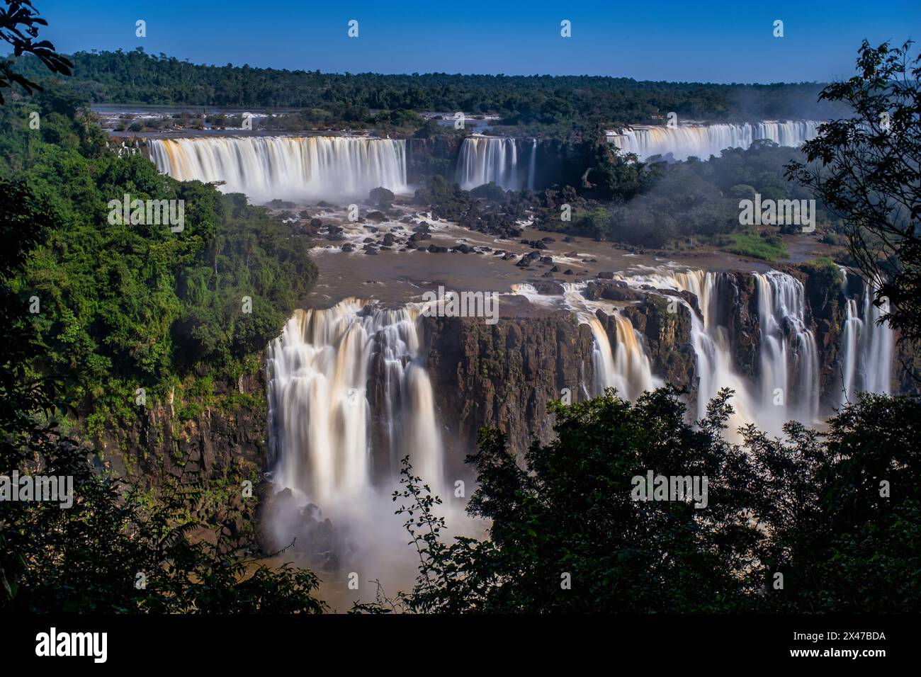 Les chutes de Iguazú sont l'un des sites naturels les plus impressionnants du monde, avec des ...