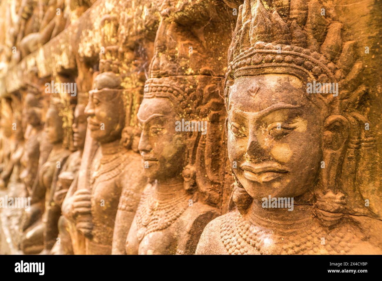 Asperas à la terrasse du Roi lépreux, Angkor, Cambodge Photo Stock - Alamy