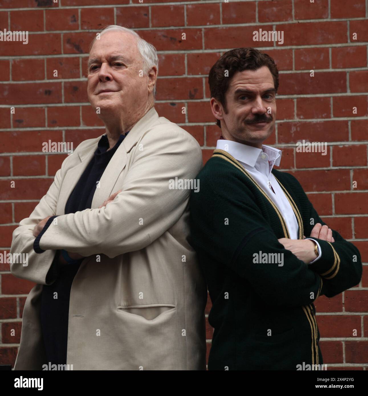 London.UK. John Cleese et Adam Jackson-Smith au photocall de Fawlty Towers. À l'origine une ...