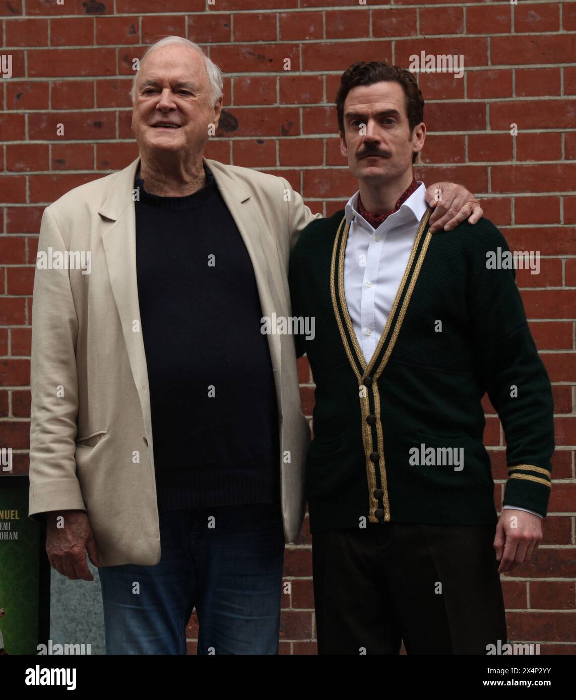 London.UK. John Cleese et Adam Jackson-Smith au photocall de Fawlty ...