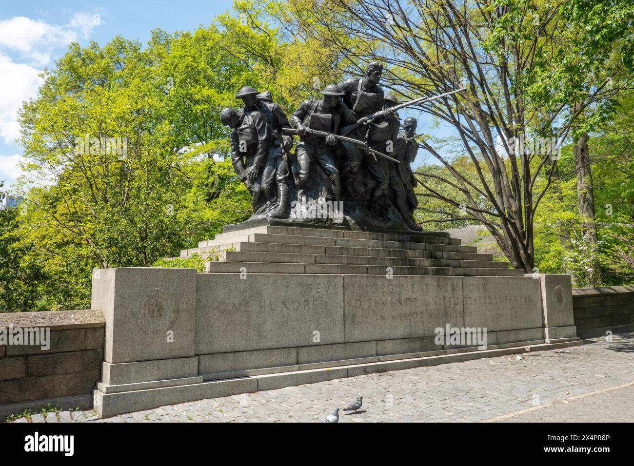 Statue militaire commémorative de la première Guerre mondiale ...