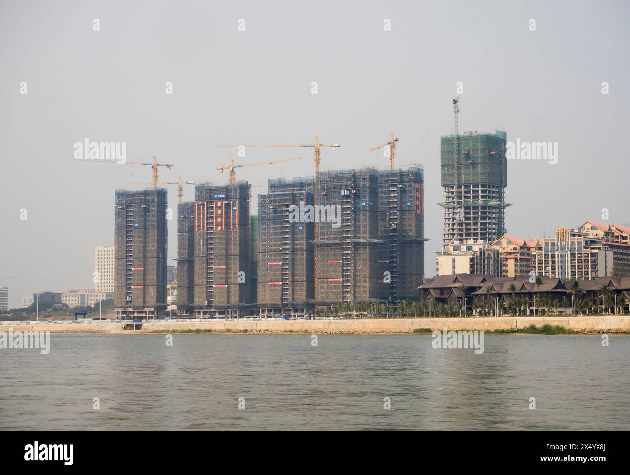 Van Pak Len, Laos - 28 mars 2024 : bâtiments résidentiels hirise sous ...