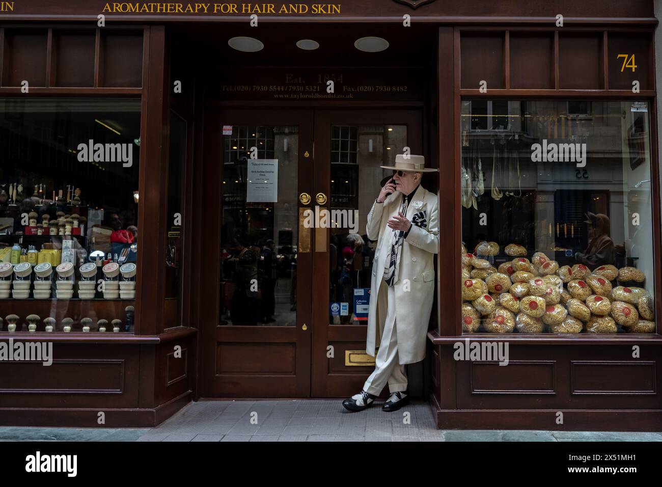 Londres, Royaume-Uni. 5 mai 2024. Le Grand Flaneur Walk. Des groupes ...