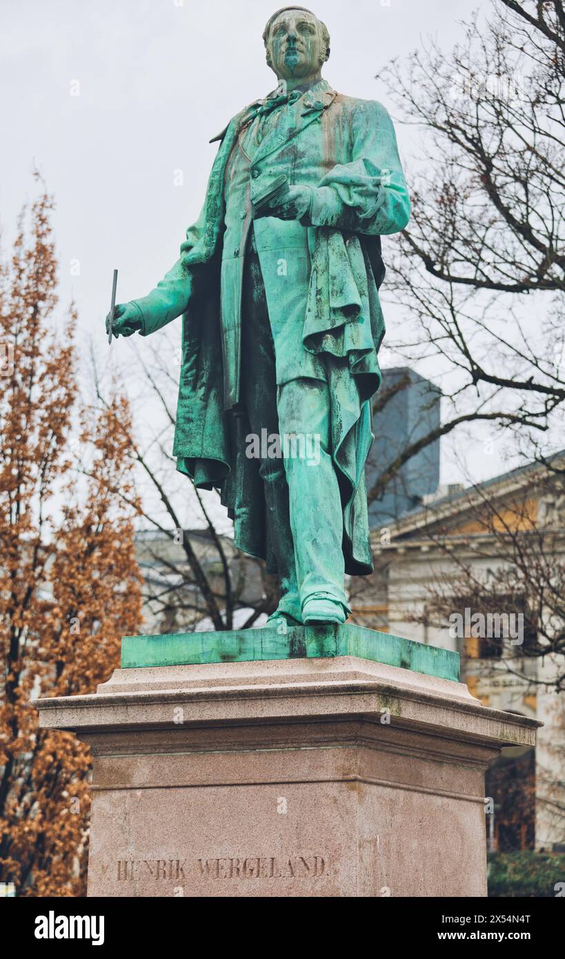 Statue de henrik wergeland Banque de photographies et d’images à haute ...