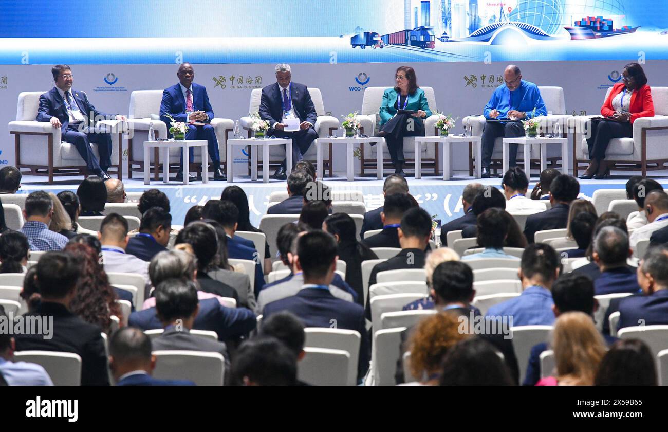 SHENZHEN, 8 mai 2024 (Xinhua) -- les invités assistent à une discussion ...