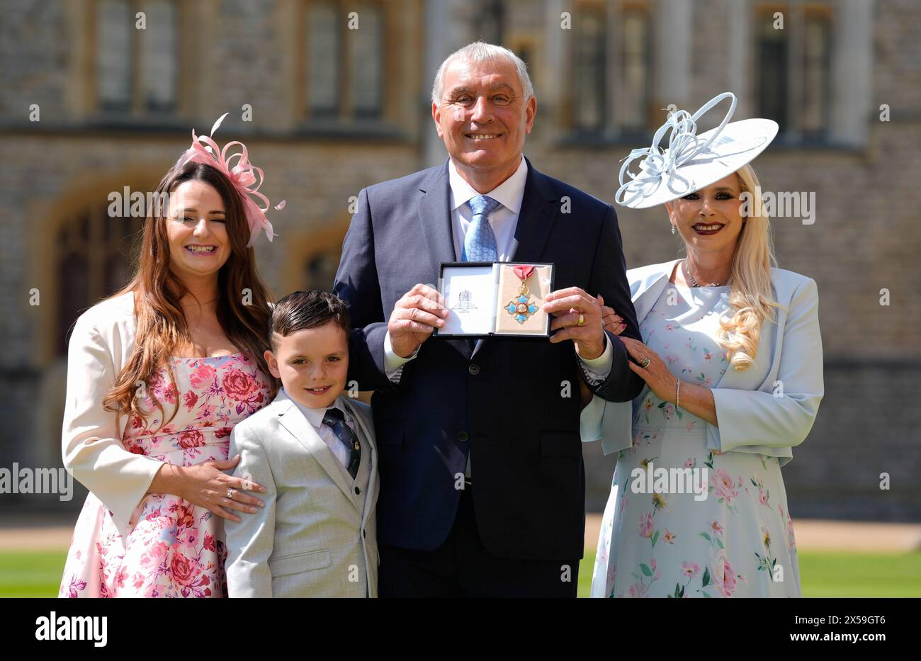 Peter Shilton pose pour une photographie avec sa femme Steph Shilton (à ...