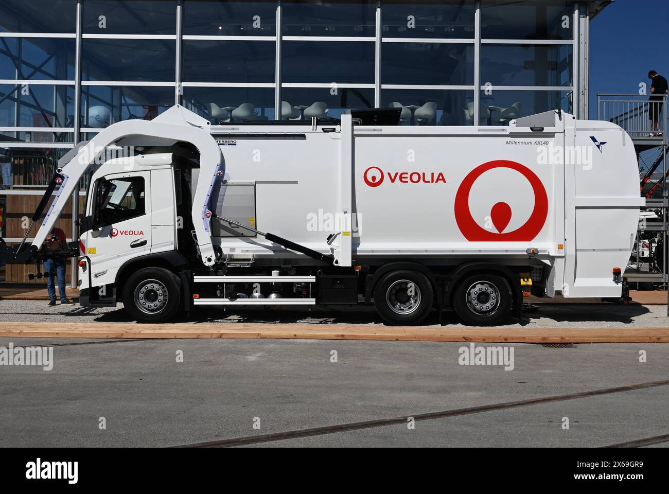 Camion poubelle veolia Banque de photographies et d’images à haute ...