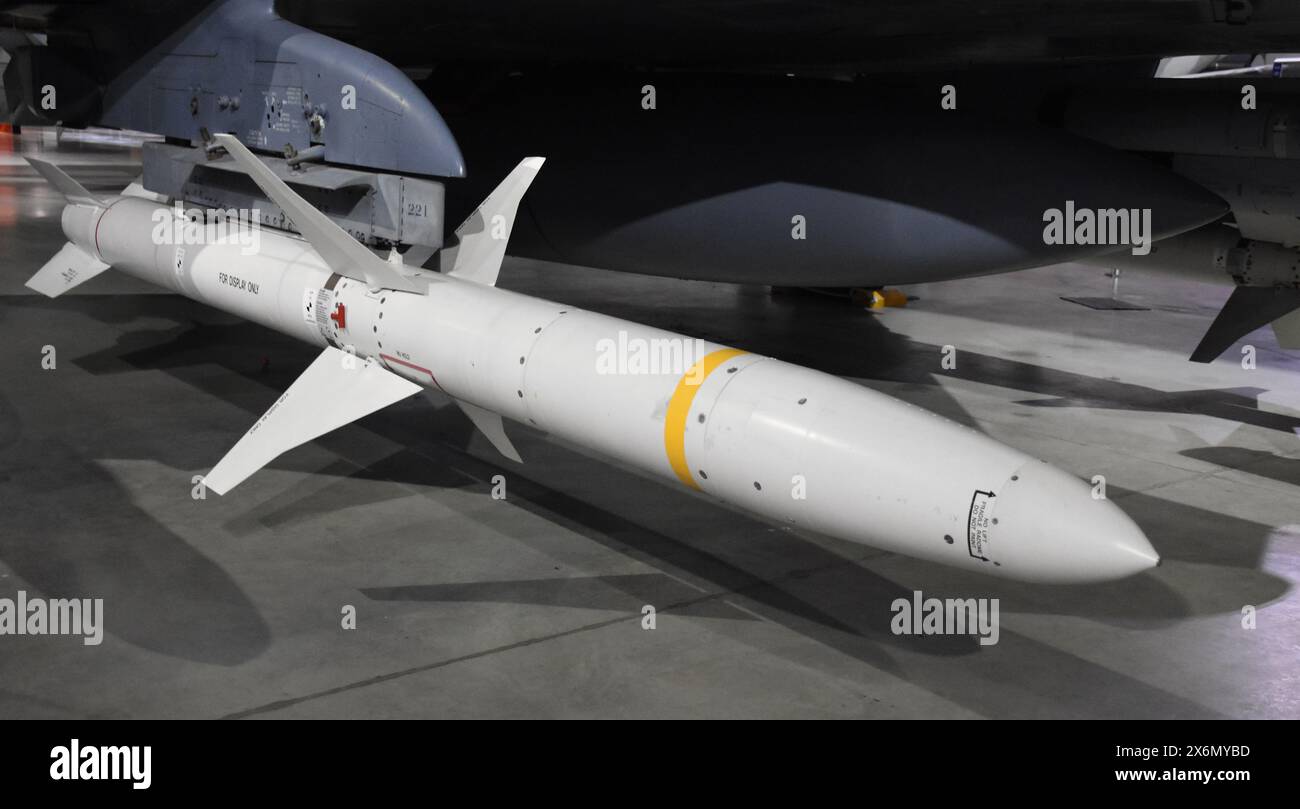 Agm 88 missile Banque de photographies et d’images à haute résolution ...