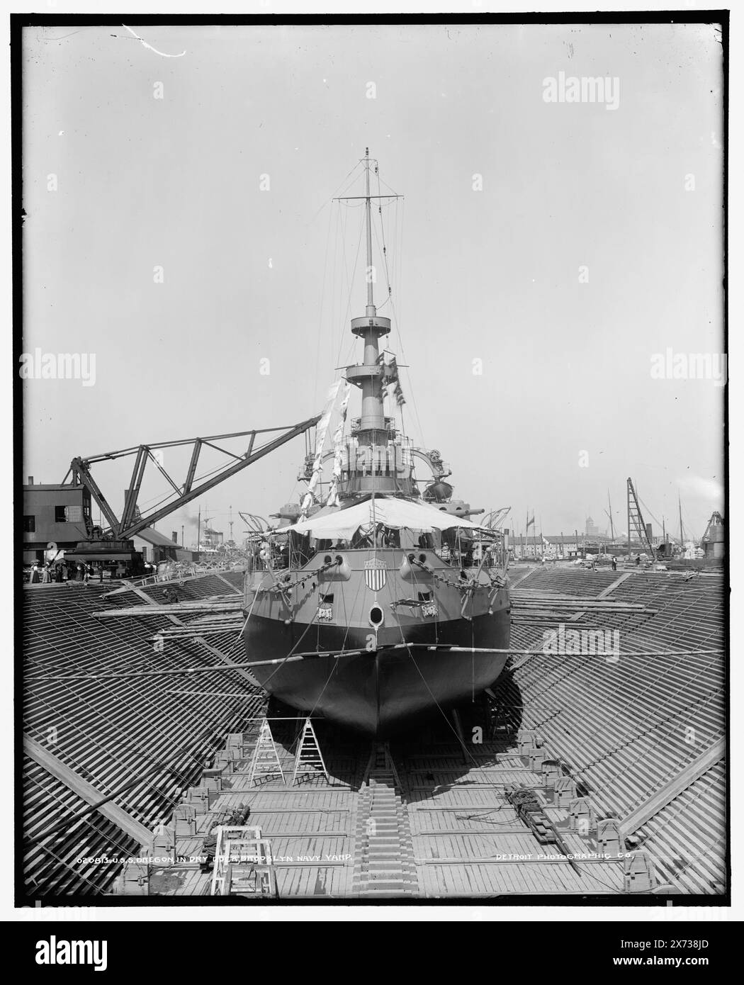 U.S.S. Oregon en cale sèche, Brooklyn Navy Yard, attribution basée sur ...