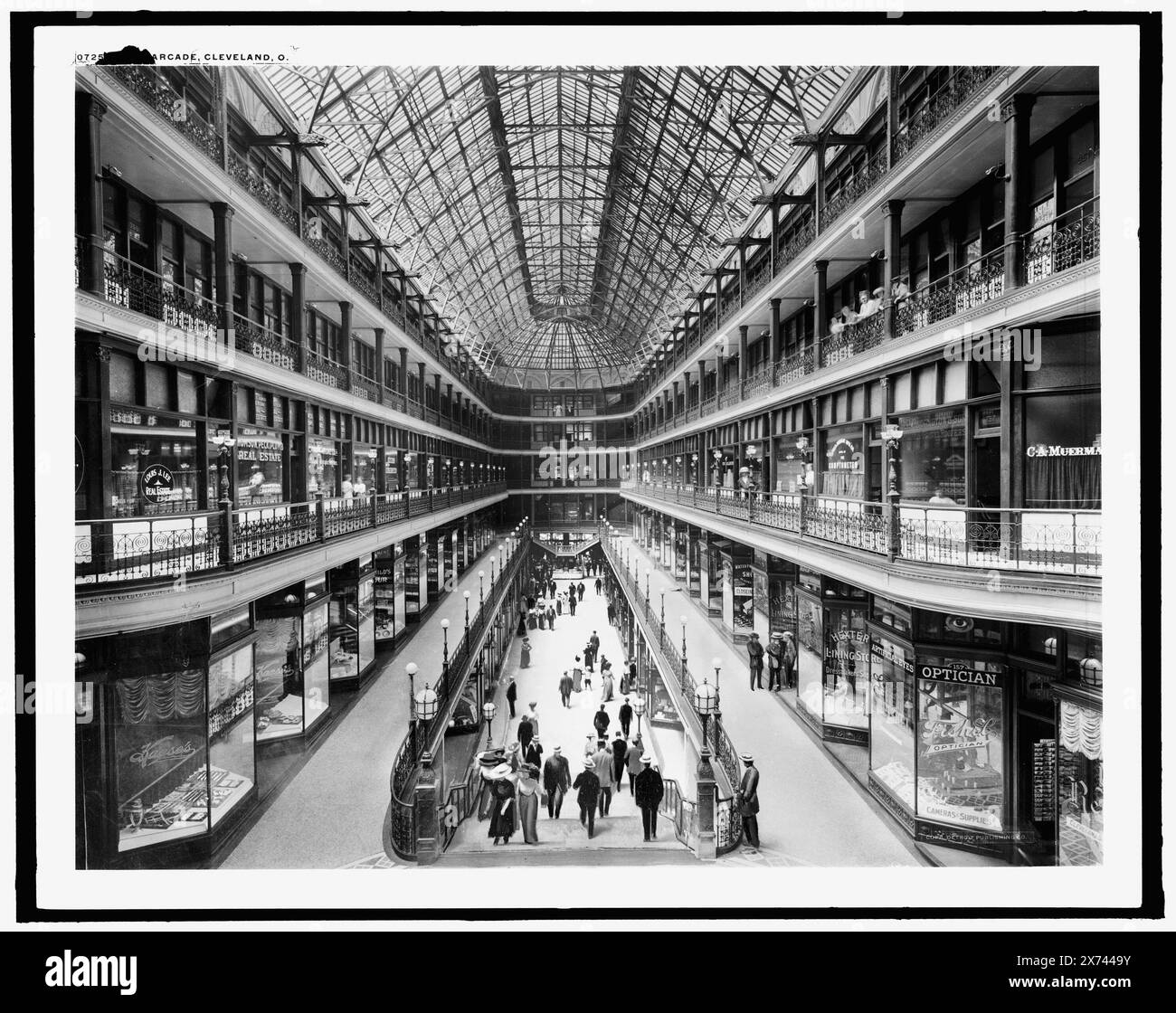 Grandes arcades Banque d'images détourées - Alamy