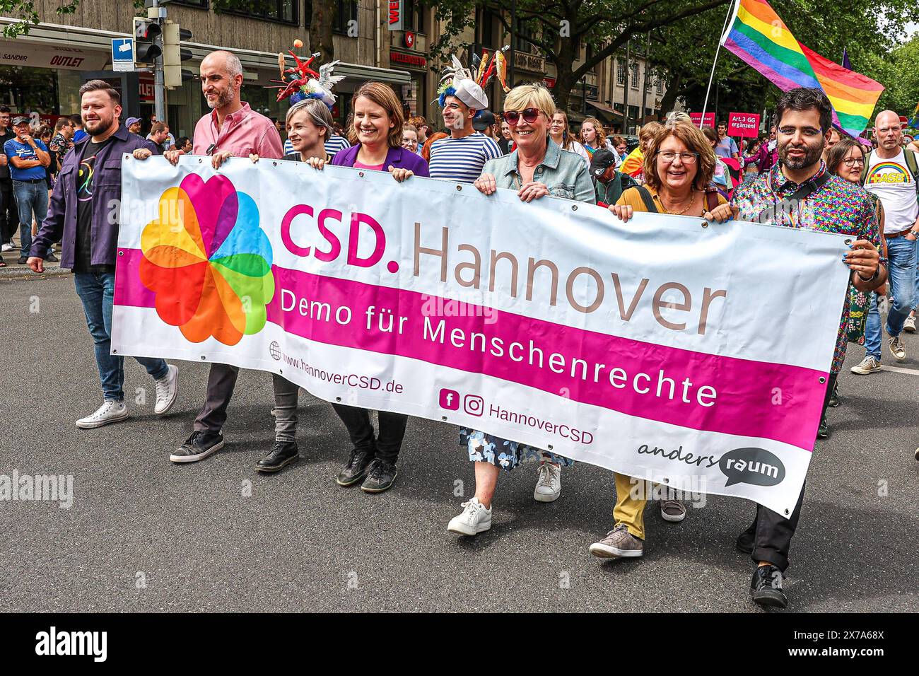 DATE D'ENREGISTREMENT NON INDIQUÉE 12,000 Teilnehmende beim Christopher Street Day CSD 2024 AM ...