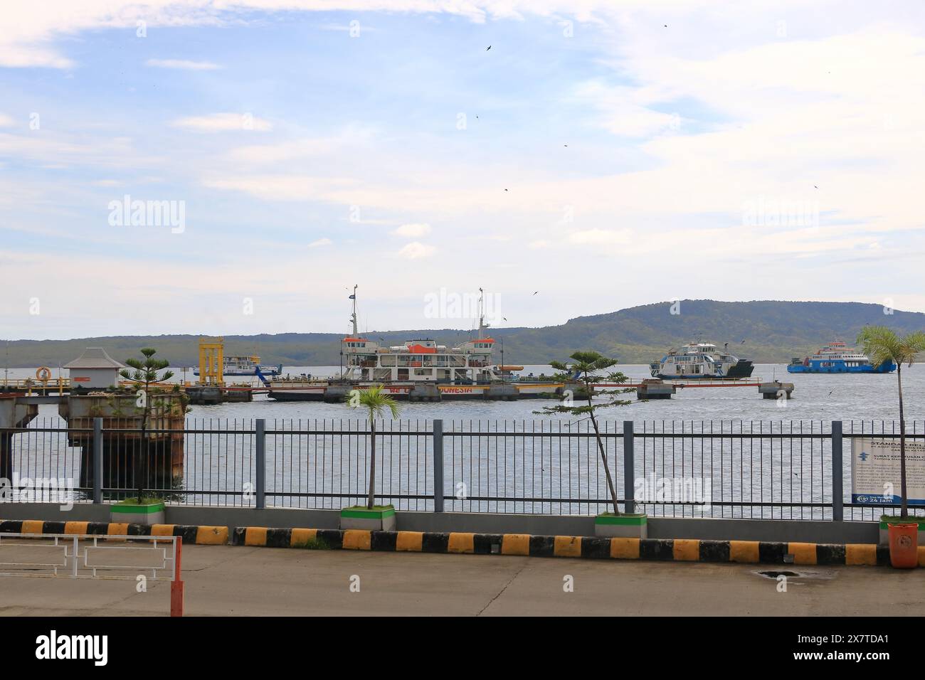 Ketapang, Java en Indonésie - 04 février 2024 : le port pour les ...