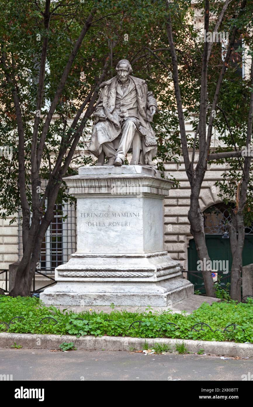 Roma, Italie - 17 mars 2018 : la statue de Terenzio Mamiani della ...