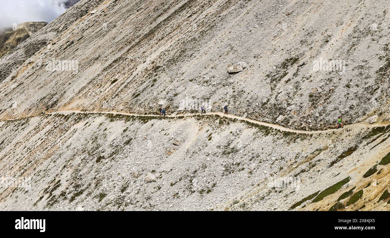 Dolomites, Italie - 19 août. 2022 : Panorama du sentier de randonnée ...