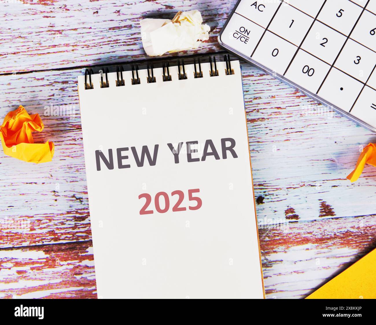 Célébrez LA NOUVELLE ANNÉE 2025. Texte nouvel an 2025 écrit dans un ...