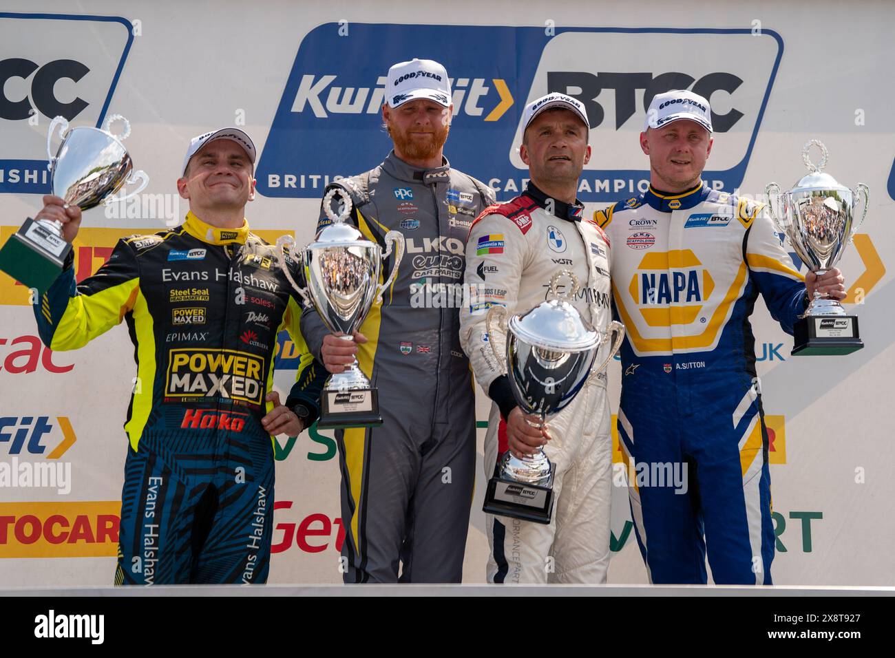 Colin Turkington avec Josh Cook et Ash Sutton avec le vainqueur ...