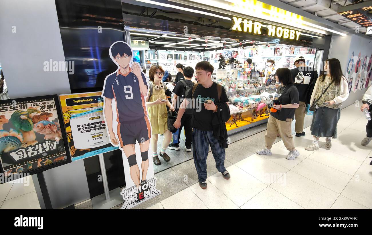 Shanghai, Chine. 27 mai 2024. Les visiteurs visitent Bailian ZX, le ...