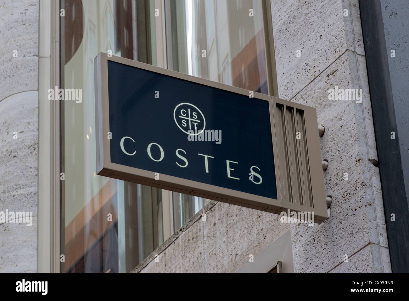 Costes logo Banque de photographies et d’images à haute résolution - Alamy