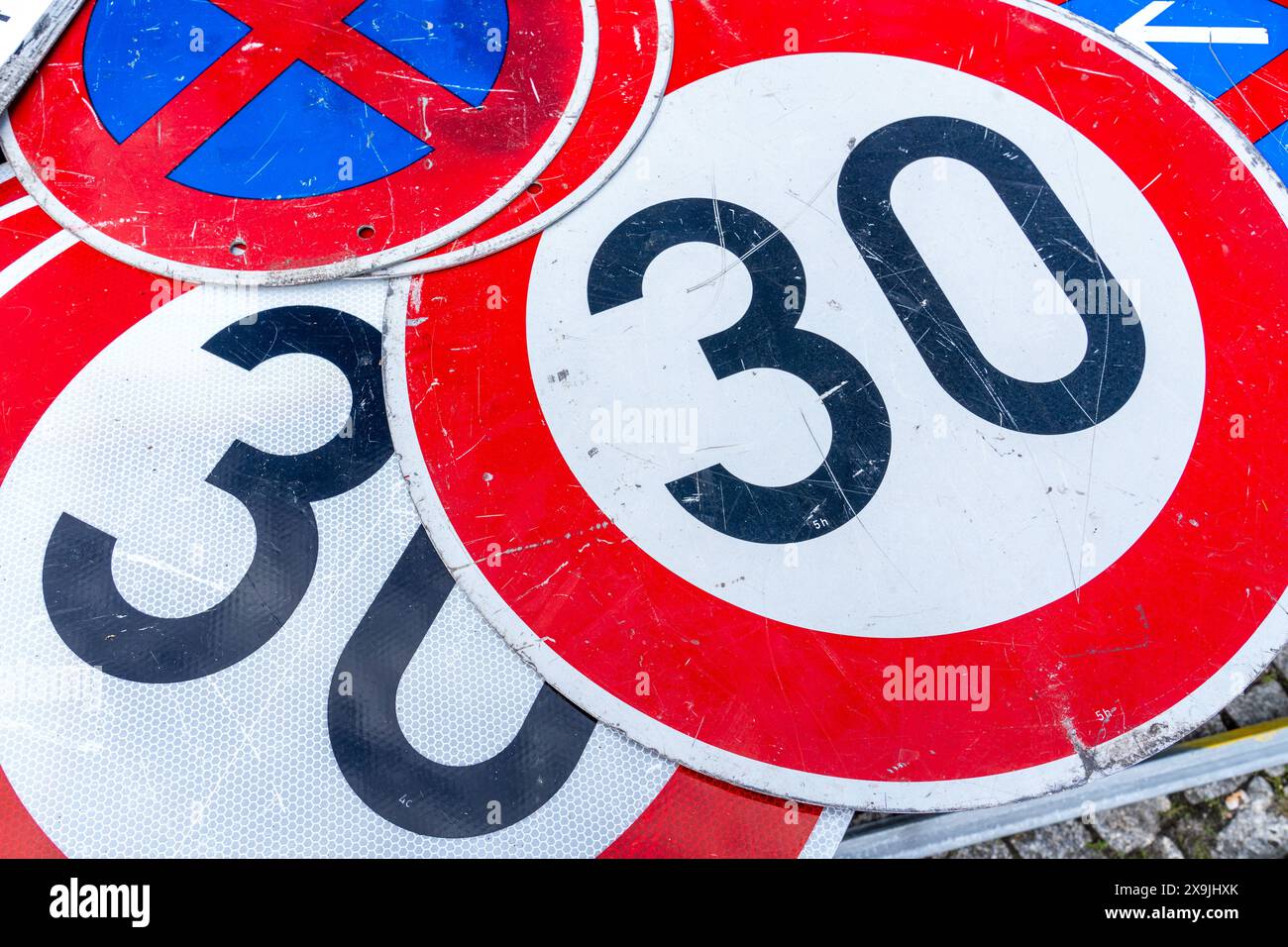 Temp 30 Schilder, Berlin, Juni 2024 Deutschland, Berlin, 2024, tempo 30 ...