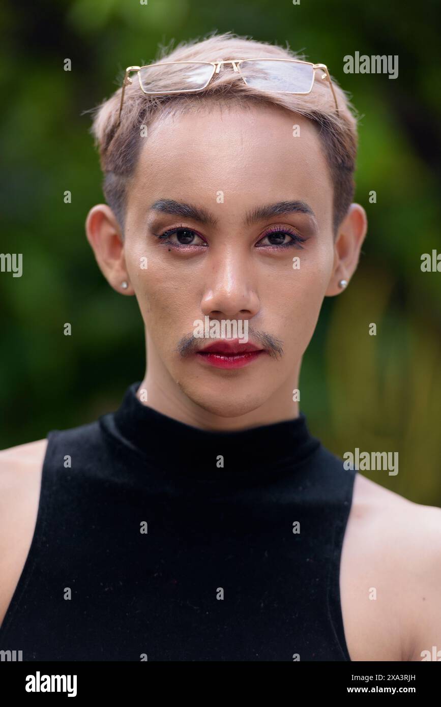 Mâle gay efféminé Banque de photographies et d’images à haute ...